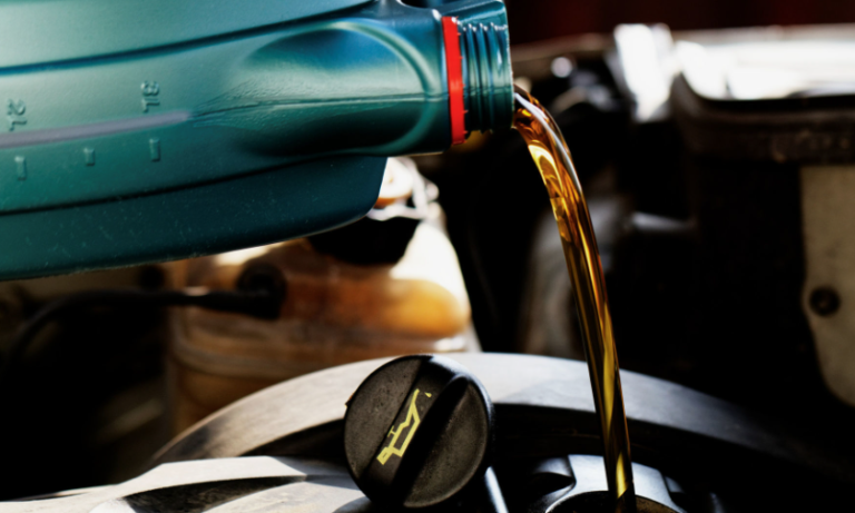 What is Industrial Oil : Guide to Their Types and Applications ...